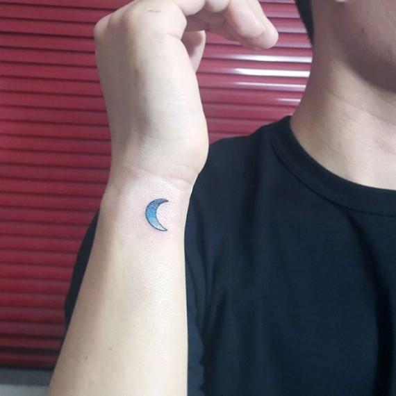 65 Tatuagens de Lua com Fotos e Desenhos Incríveis!