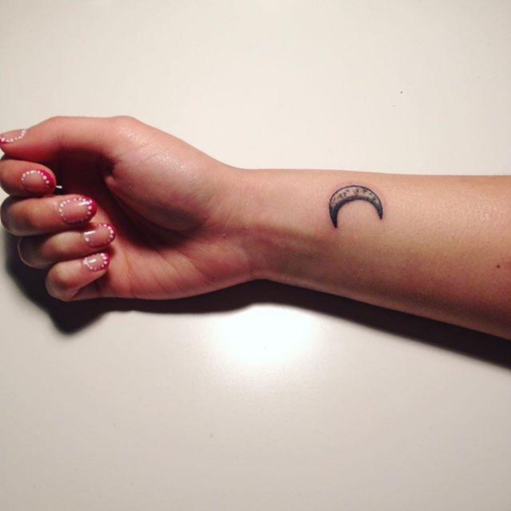 65 Tatuagens de Lua com Fotos e Desenhos Incríveis!