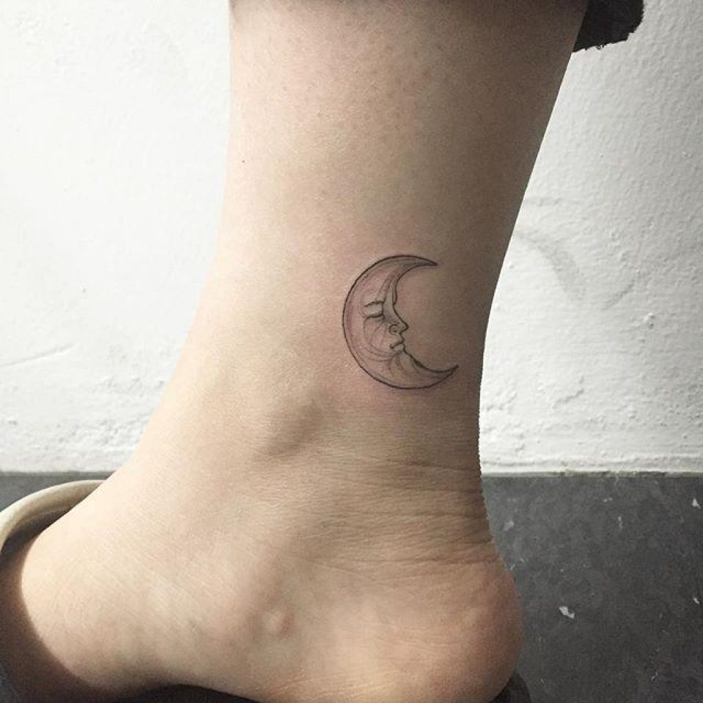 65 Tatuagens de Lua com Fotos e Desenhos Incríveis!