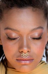 Piercing no septo: dói? quanto custa, tipos e fotos para escolher o seu