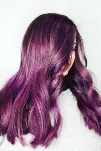 Cabelo roxo: tonalidades, cuidados, como pintar e 50 fotos
